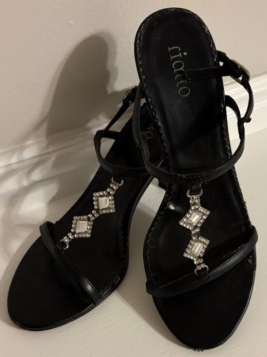 Rialto | Shoes | Rialto Strappy Black Heel Sandals Size 8 | Poshmark